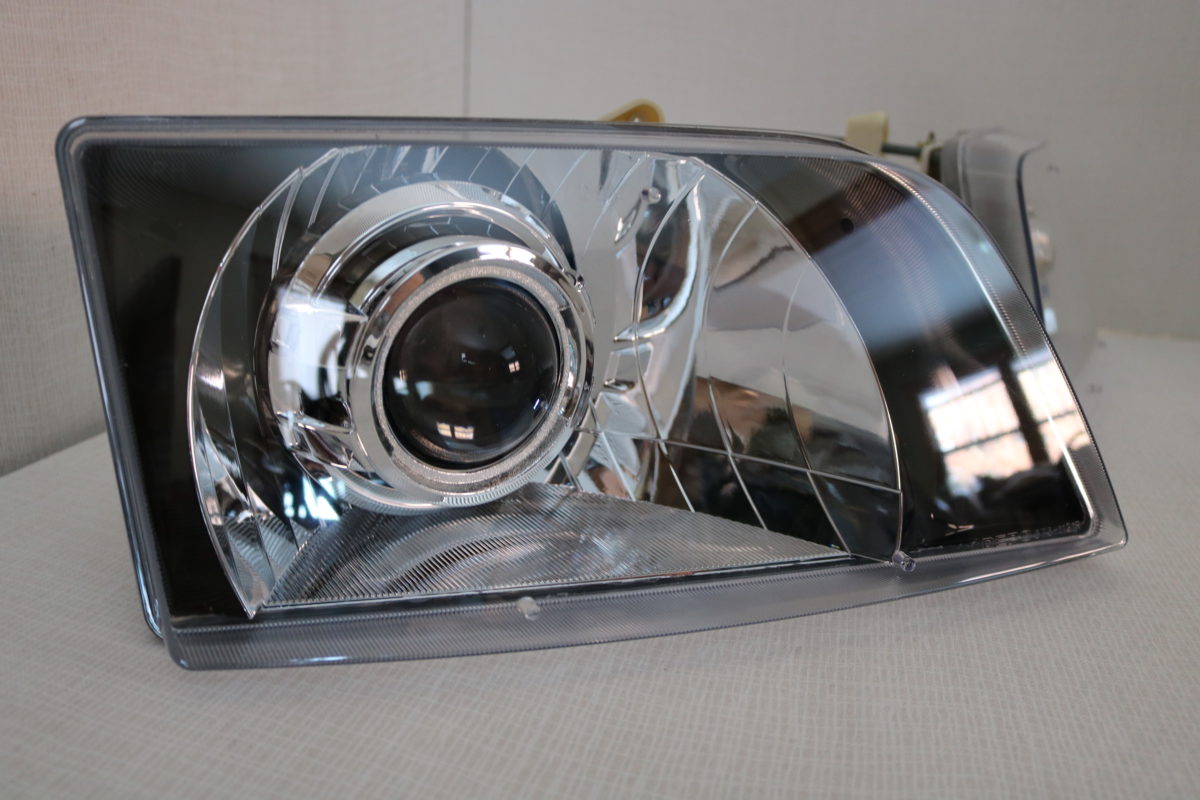 Volvo VNM and '96-'03 VNL Bi-Xenon (HID) Headlamp Set - Deep Space Lighting